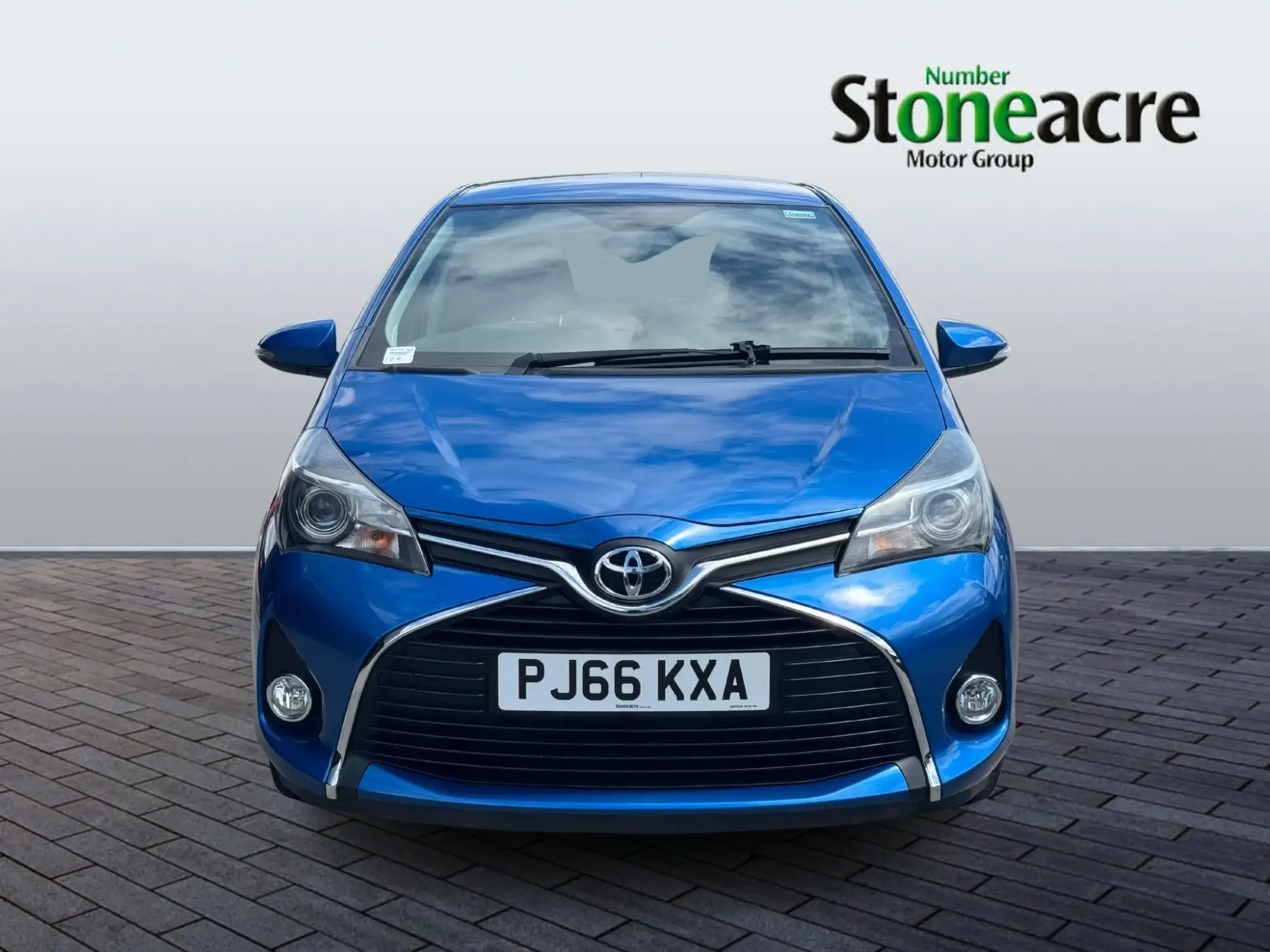 Used Toyota Yaris 1.33 Dual VVT-i Icon Hatchback 5dr Petrol Manual Euro ...