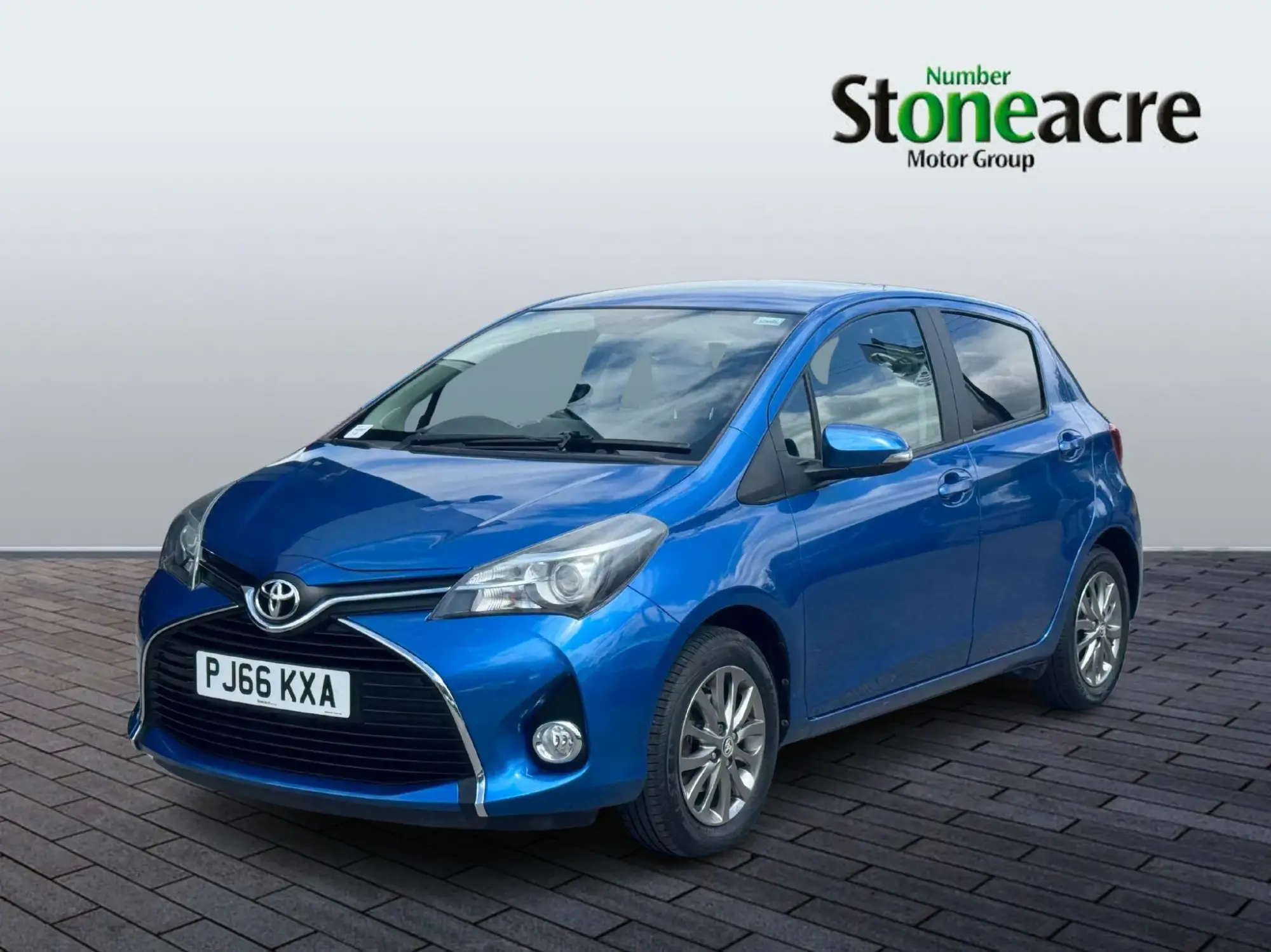 Used Toyota Yaris 1.33 Dual VVT-i Icon Hatchback 5dr Petrol Manual Euro ...
