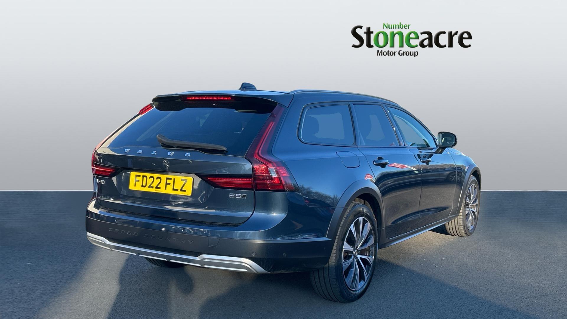 Used Volvo V90 Cross Country Plus B5 AWD (235 hp) Auto - (FD22FLZ)
