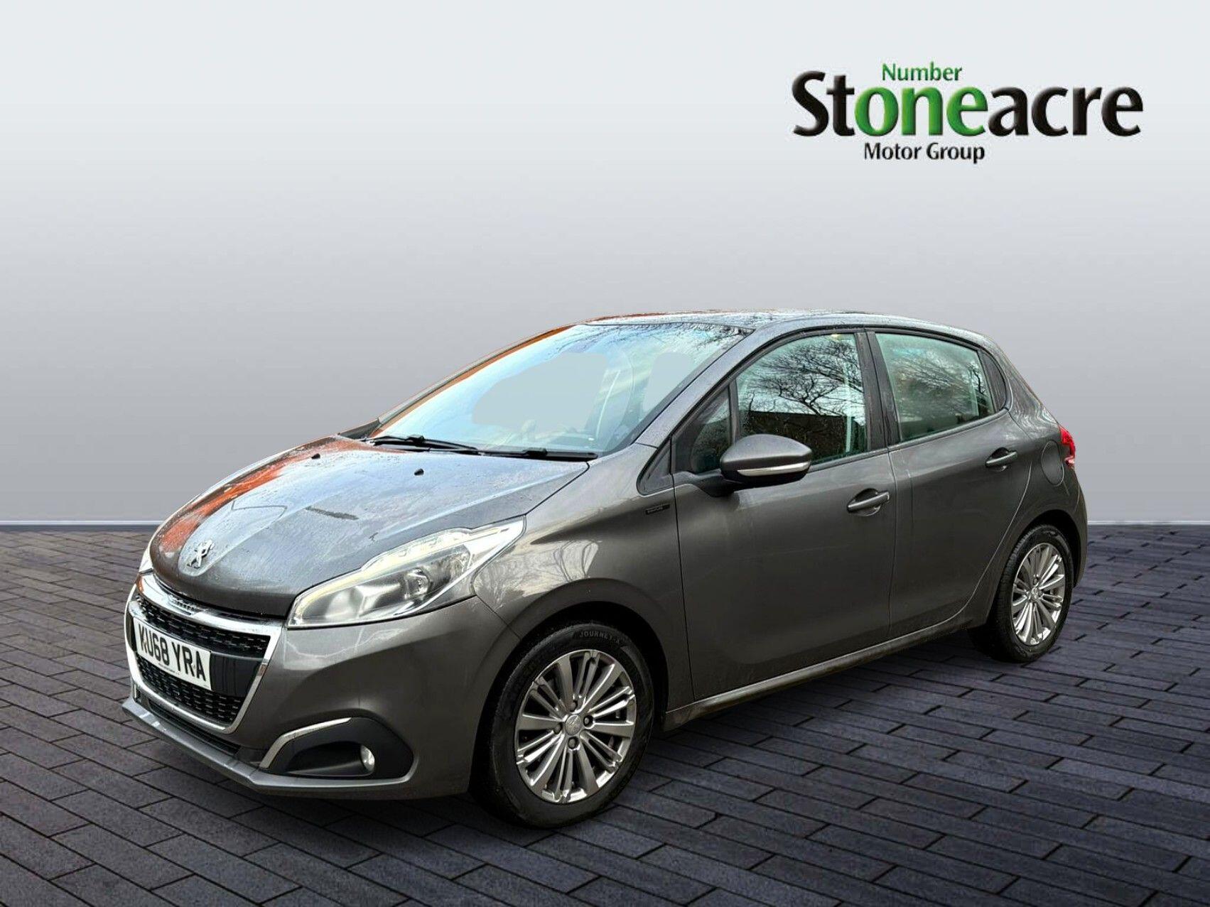 Used Peugeot 208 1.2 PureTech Signature Hatchback 5dr Petrol Manual ...