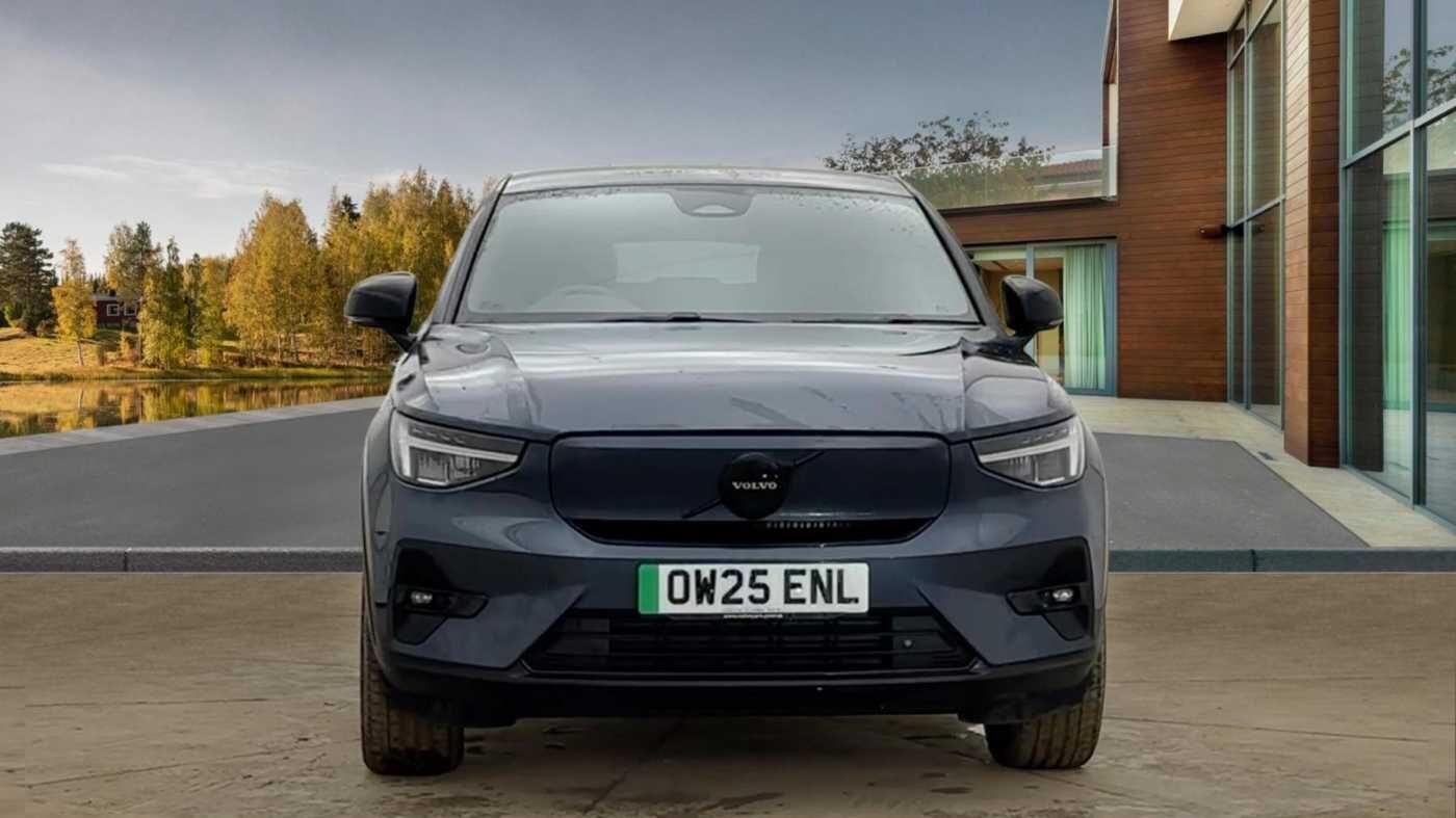 Nearly New Volvo EC40 Single Motor Extended Range 82kWh Plus Black ...